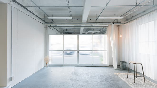 ✨NEW OPEN✨ 白空間と無骨なモルタル空間が共存する、倉庫リノベ撮影スタジオ|東陽町徒歩7分の写真12