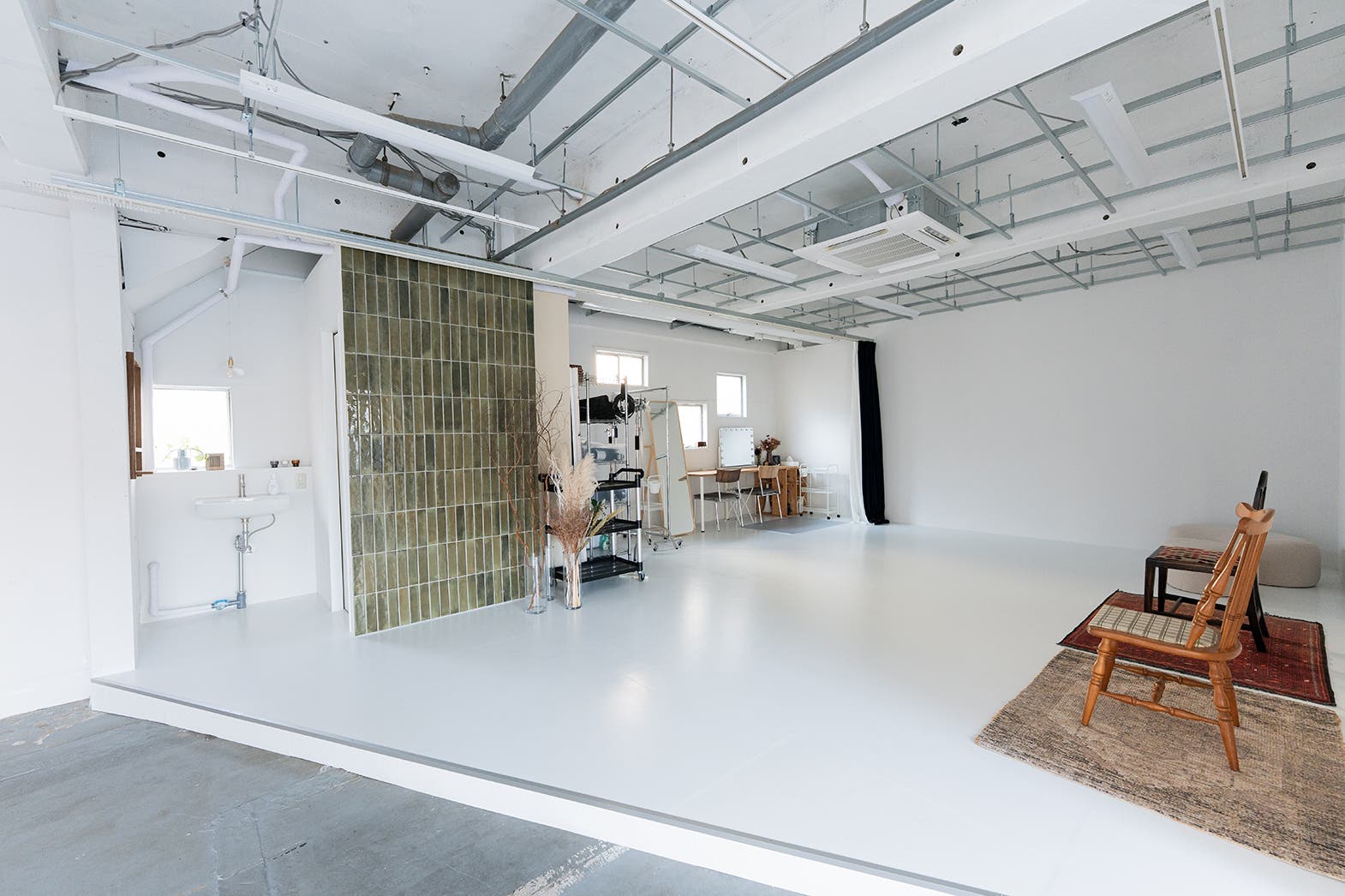 ✨NEW OPEN✨ 白空間と無骨なモルタル空間が共存する、倉庫リノベ撮影スタジオ｜東陽町徒歩7分の写真13