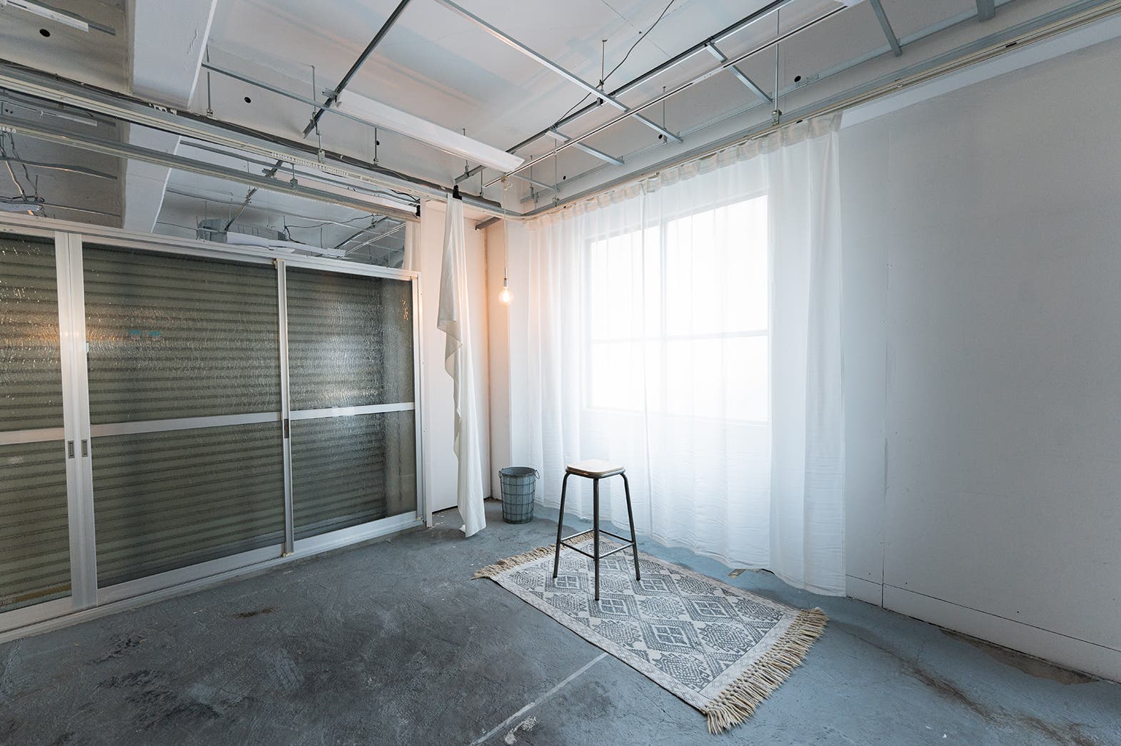 ✨NEW OPEN✨ 白空間と無骨なモルタル空間が共存する、倉庫リノベ撮影スタジオ｜東陽町徒歩7分の写真15