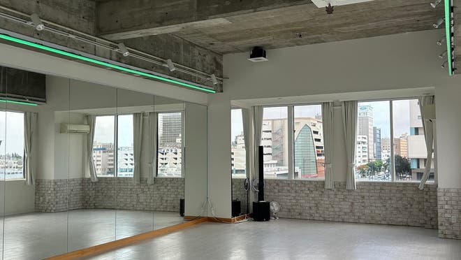 那覇市とまりん徒歩1分の白ホリ フォトスタジオの写真6