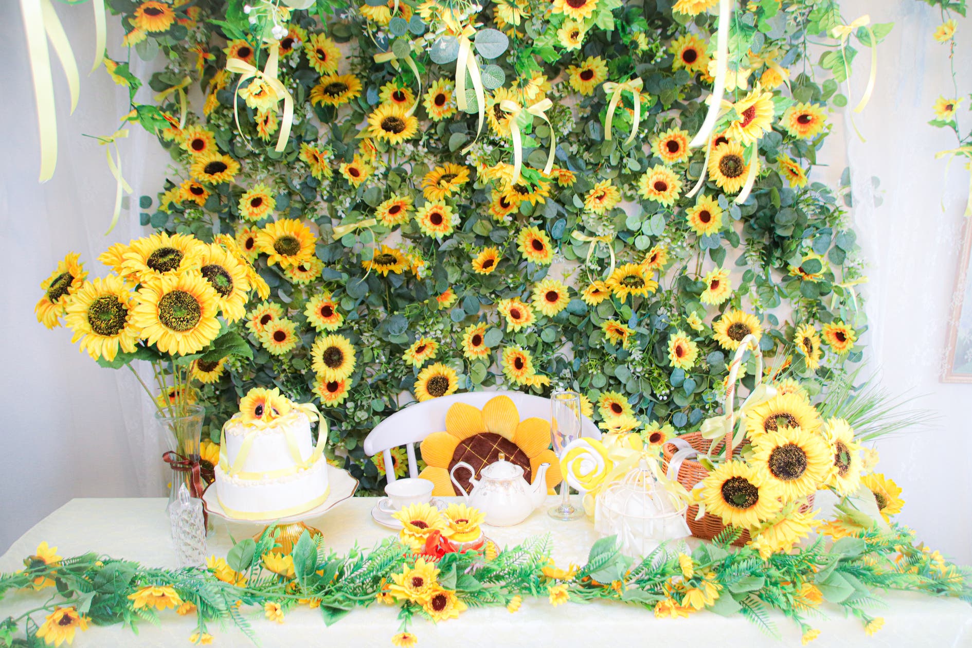 要町駅徒歩4分の可愛いレンタルスペース♡黄色のひまわりのお部屋🌻ポートレート撮影🤍コスプレ🤍推し活🤍女子会の写真1