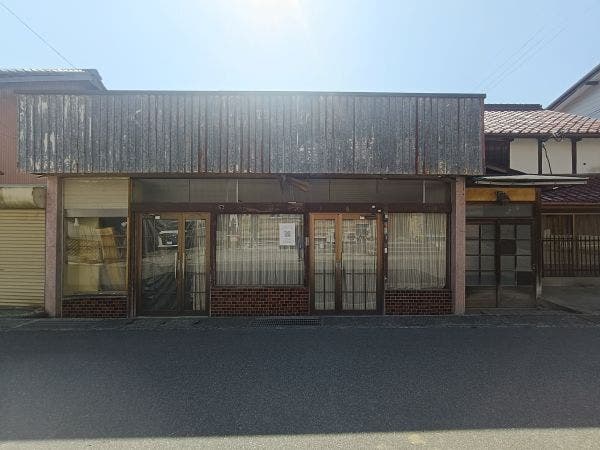 揖保川の支流、引原川を臨む約2200㎡の敷地を貸切でお使いいただけますの写真5