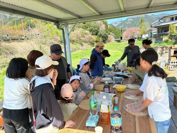 揖保川の支流、引原川を臨む約2200㎡の敷地を貸切でお使いいただけますの写真6