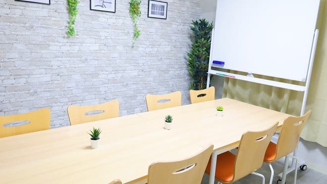 ★新宿西口駅D5出口から徒歩10秒★新宿駅から徒歩2分!土足OK!飲食持込可!会議/ボドゲ/女子会利用可能!貸会議室KS12新宿の写真2