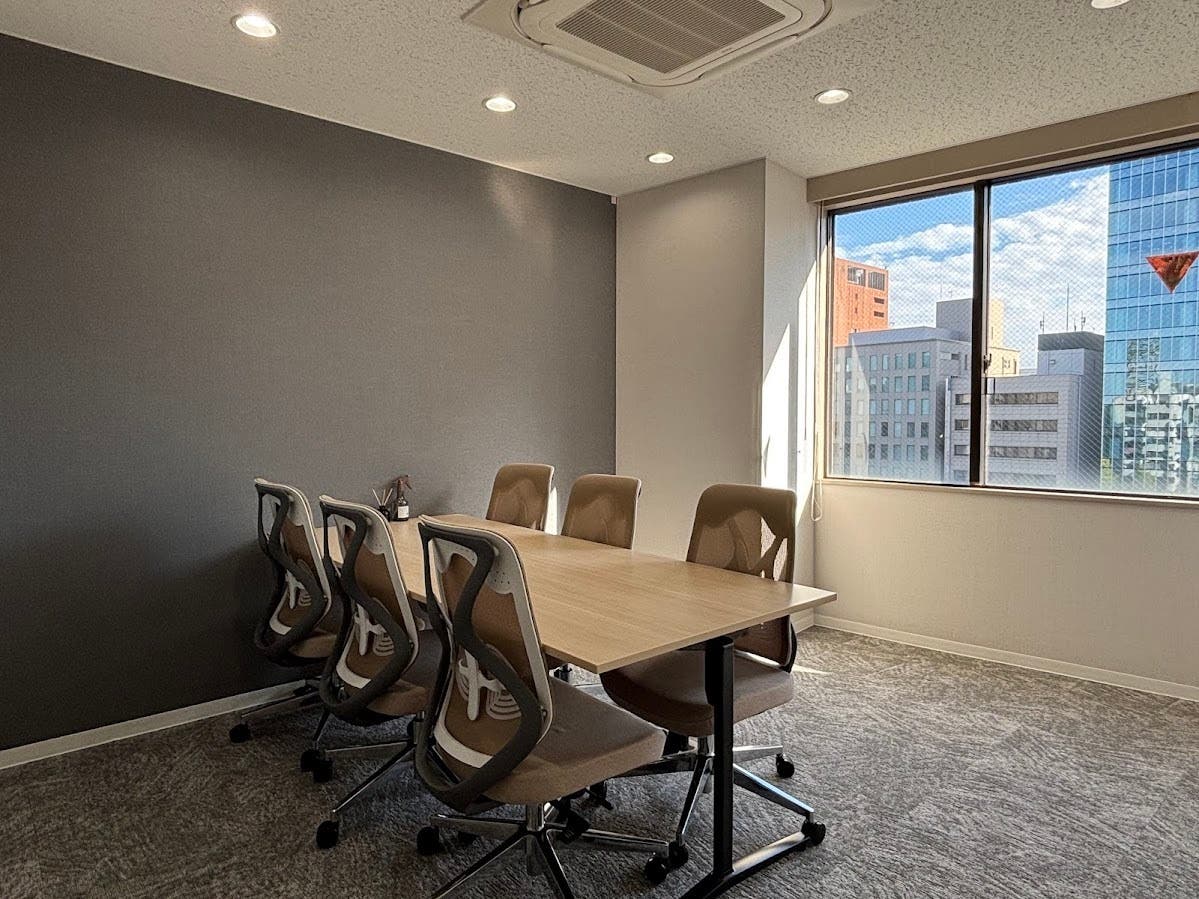 【天神駅4分】定員6名！会議・商談に最適な完全個室／Room02の写真1