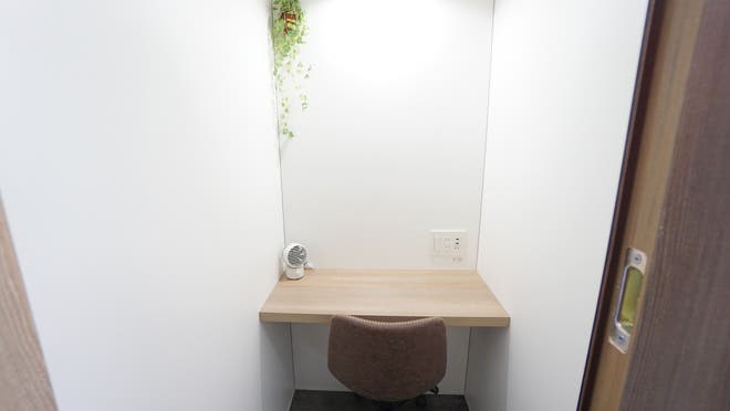 <TKPビズ BOX ガーデンシティPREMIUM秋葉原No.1>1人用個室🚪光回線Wi-Fi📶電源🔌テレワークの写真1