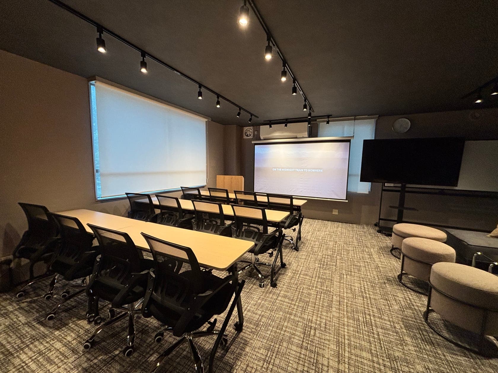スペモ🏘️駅近✨会議🏢飲み会🍻サテライトオフィス💻撮影🎥セミナー⌨️882_SpemoLOUNGE人形町の写真1