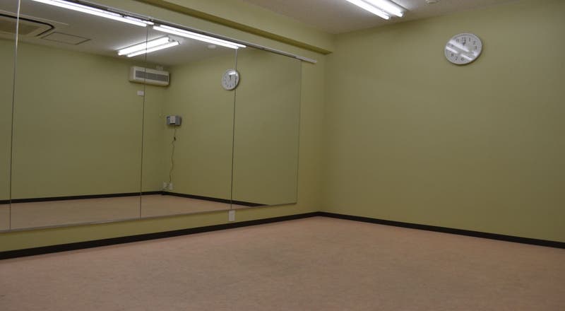 【中スタジオ】防音設備完備！　練習に調度いい大きさのスタジオ　ダンス練習や各種教室にピッタリ！