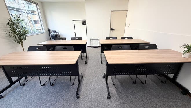 ㊗️新規OPEN‼️【谷町四丁目駅】徒歩3分|完全個室会議室|会議・セミナー・商談・面接に◎✨50型モニター・ホワイトボード完備の写真3