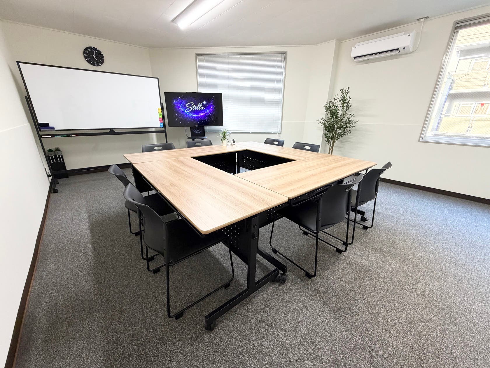 ㊗️新規OPEN‼️【谷町四丁目駅】徒歩３分｜完全個室会議室｜会議・セミナー・商談・面接に◎✨５0型モニター・ホワイトボード完備の写真4