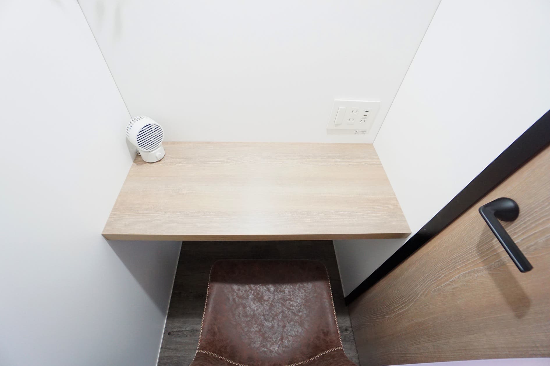 ＜TKPビズ BOX 秋葉原カンファレンスセンターNo.4＞1人用個室🚪光回線Wi-Fi📶電源🔌テレワーク/オンライン会議の写真3