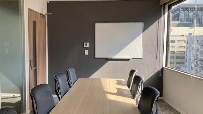 【天神駅4分】定員8名!会議・商談に最適な完全個室/Room04の写真1