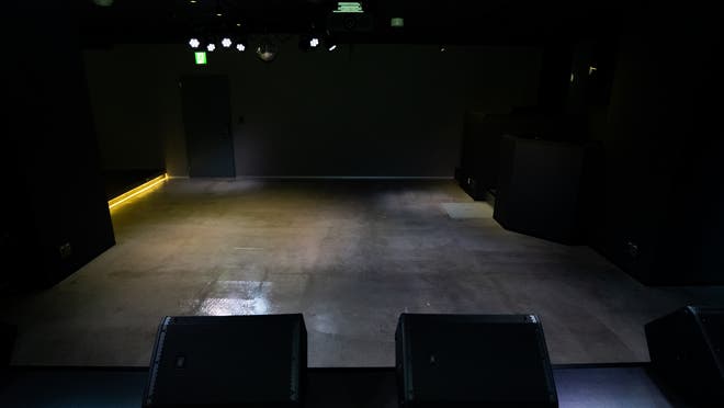 【渋谷駅5分・貸切ライブハウス 】おしゃれな地下空間 最先端の照明設備&大画面スクリーン MV/撮影/収録/イベント等 の写真15