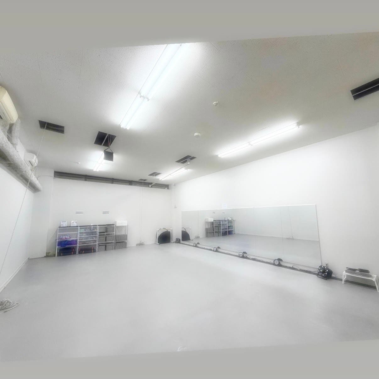 京都駅徒歩5分　天井高4.6ｍ　広さ82㎡　Pole&Aerial設備併設のレンタルスペースの写真1