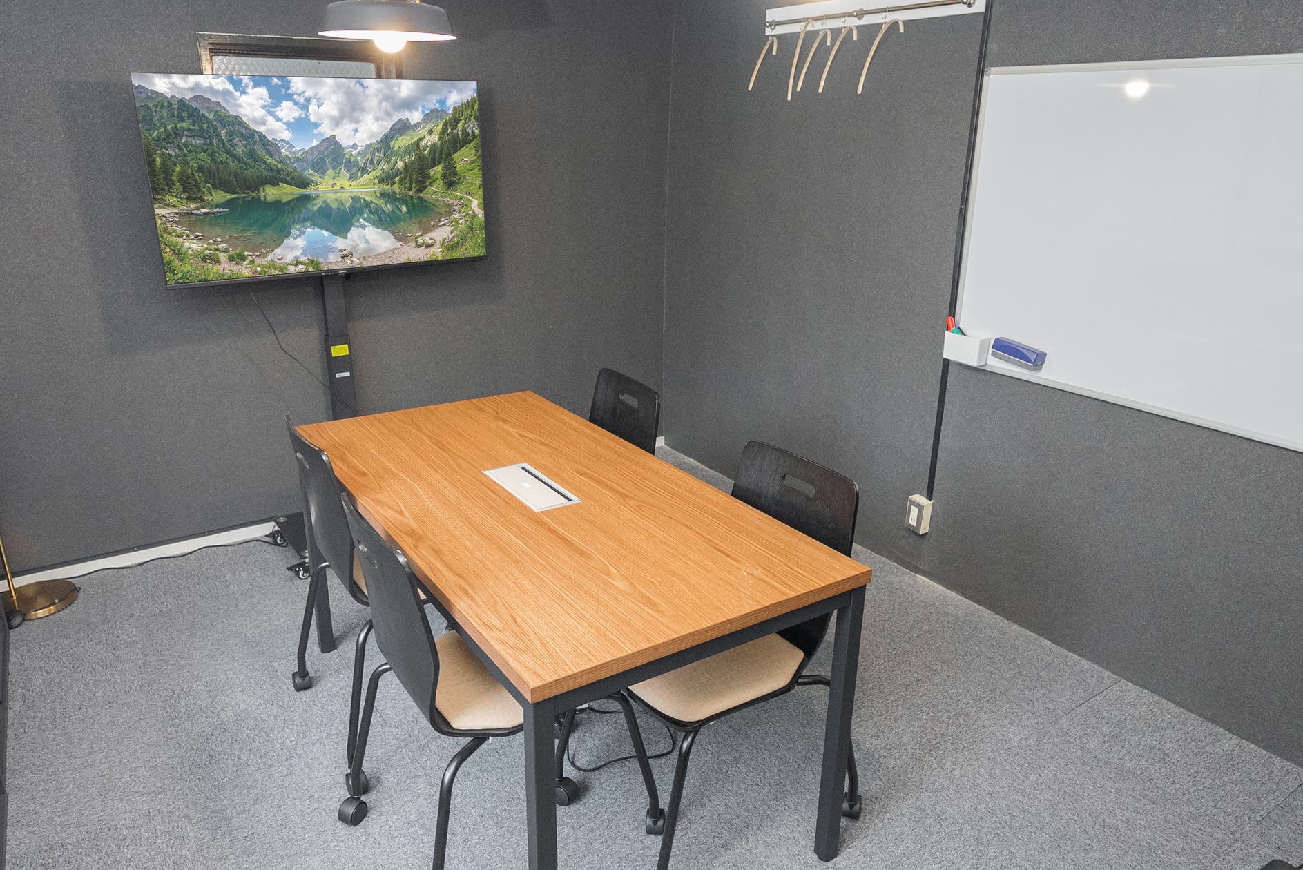 スペモ🧑🏻‍💻新橋駅徒歩6分❗️ワークショップ📖モニター完備✨勉強会👨‍🏫作業部屋✍️883_WORK新橋の写真7