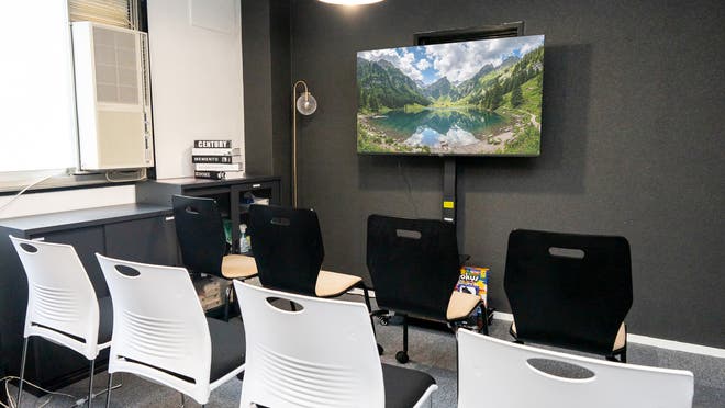 スペモ🧑🏻💻新橋駅徒歩6分❗️ワークショップ📖モニター完備✨勉強会👨🏫作業部屋✍️883_WORK新橋の写真4