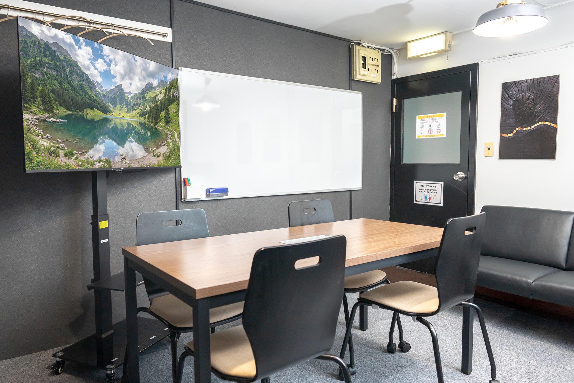 スペモ🧑🏻‍💻新橋駅徒歩6分❗️ワークショップ📖モニター完備✨勉強会👨‍🏫作業部屋✍️883_WORK新橋の写真1