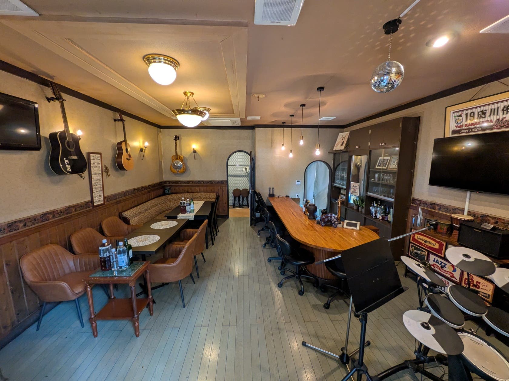 【駅徒歩約5分・一組限定貸切】屋内ラウンジ（スタジオにもカラオケにも）＆屋外BBQスペース！の写真1