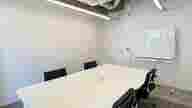 和歌山市駅徒歩10分! Wi-Fi / 電源 / モニター / ホワイトボード無料_最大4名の写真2