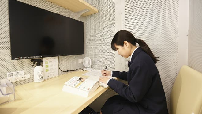 【下北沢駅徒歩1分|24時間営業|3PSブース】防音完全個室/31.5型モニター/充電/web商談・面接・MTG・テレワーク等の写真15