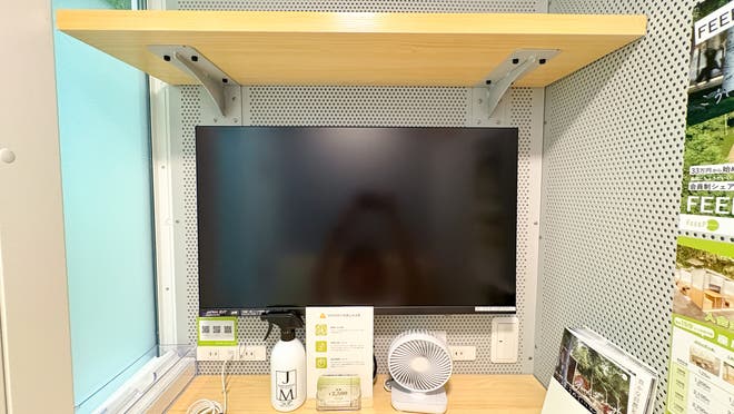 【下北沢駅徒歩1分|24時間営業|4PSブース】防音完全個室/31.5型モニター/充電/web商談・面接・MTG・テレワーク等の写真4
