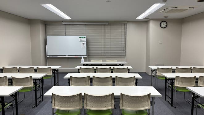 【天神駅4分】定員30名!52㎡の貸会議室/404号室の写真1