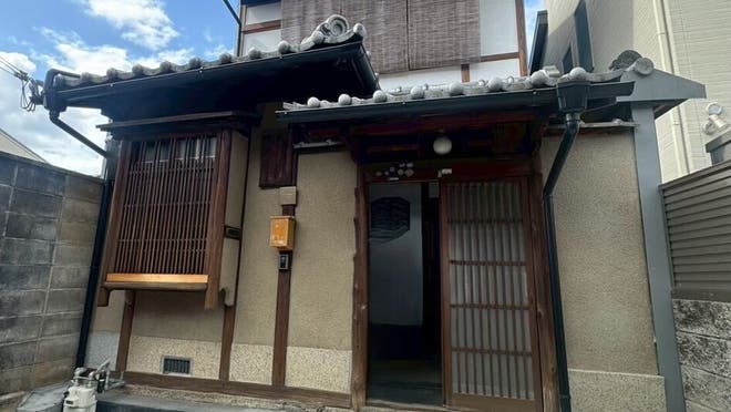 期間限定オープニング価格|築約100年の趣を残す、フルリノベ済み岡崎の京町家の写真1