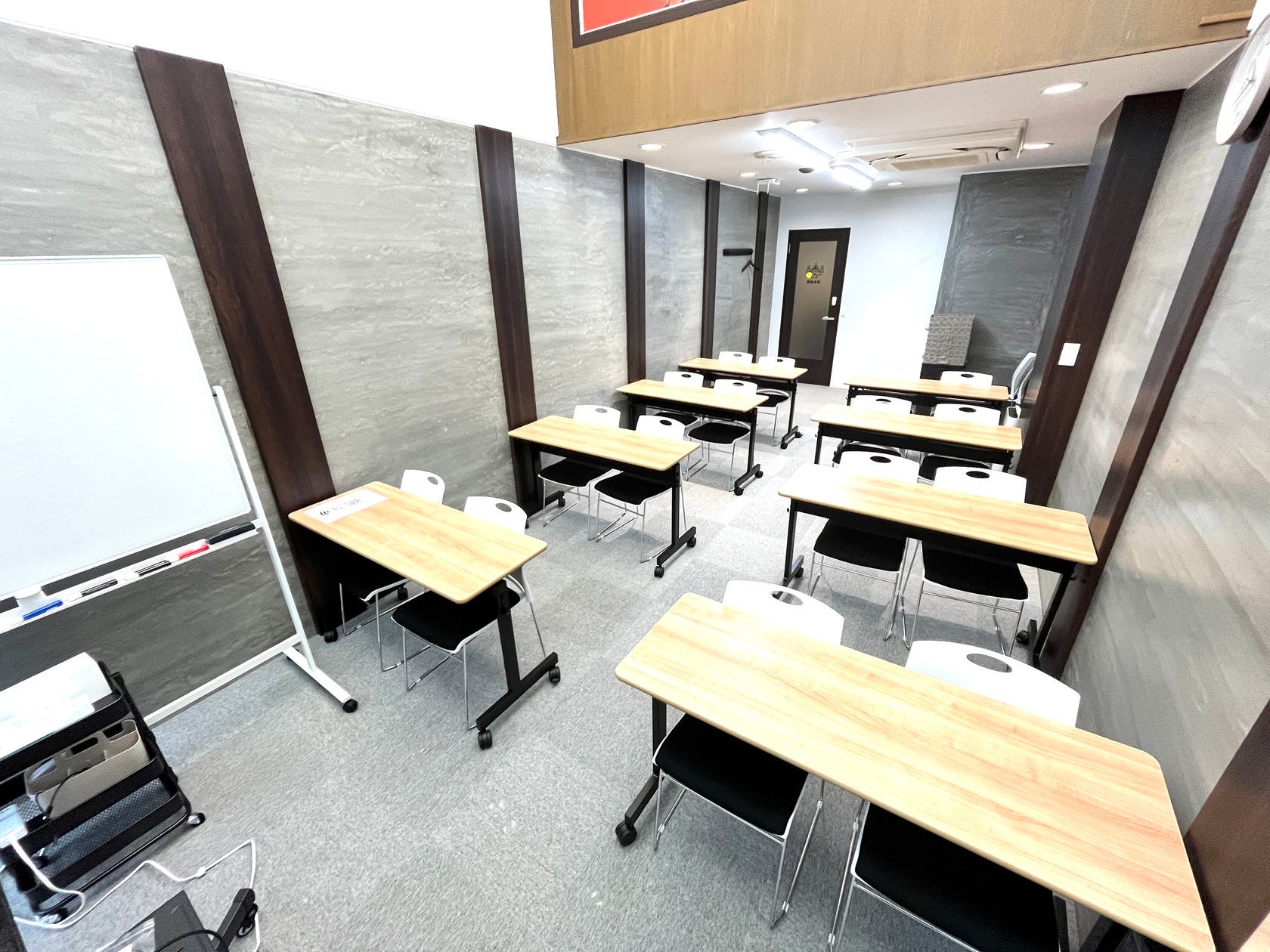 二番街 大会議室。16人着席+3人追加椅子あり。ブティックの3階にあります。の写真7