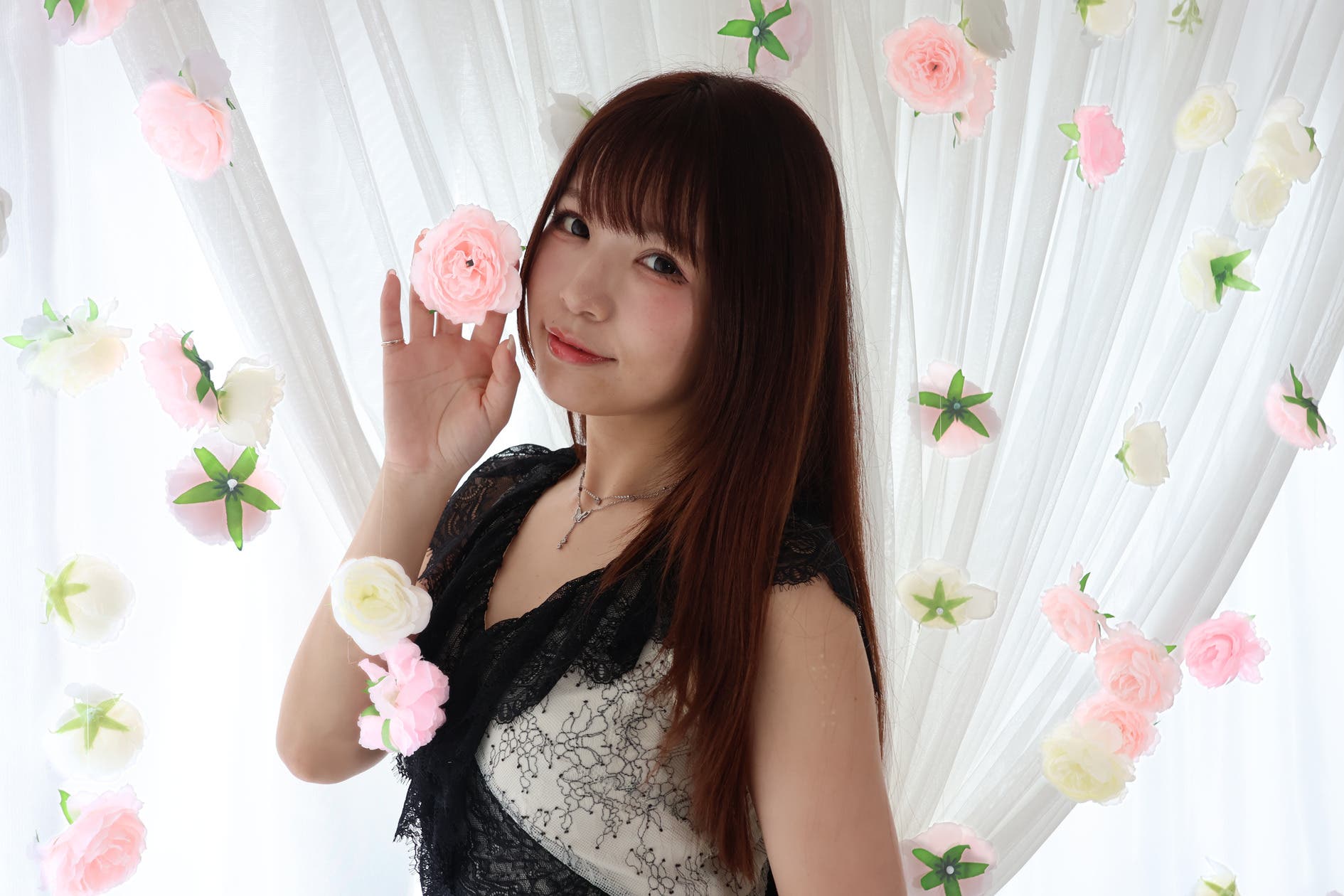 秋葉原最大規模の姫エリア（白/黒）✨豊富な自然光🌞本物の大型漆喰壁🥀花壁/広々40㎡/大型背景紙7種/グリーンバックの写真3