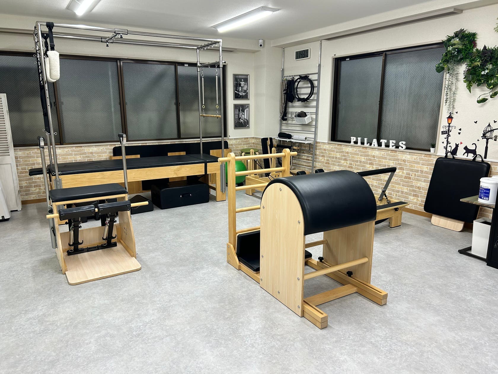 池袋駅歩3分のマシン＆設備が充実したピラティスレンタルスタジオ（年中無休）の写真1