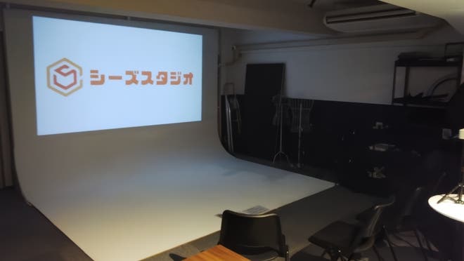 神田駅1分/白ホリR造作壁/撮影スタジオ!Godoxストロボ2灯&LEDビデオライト常備/プロジェクターの写真2