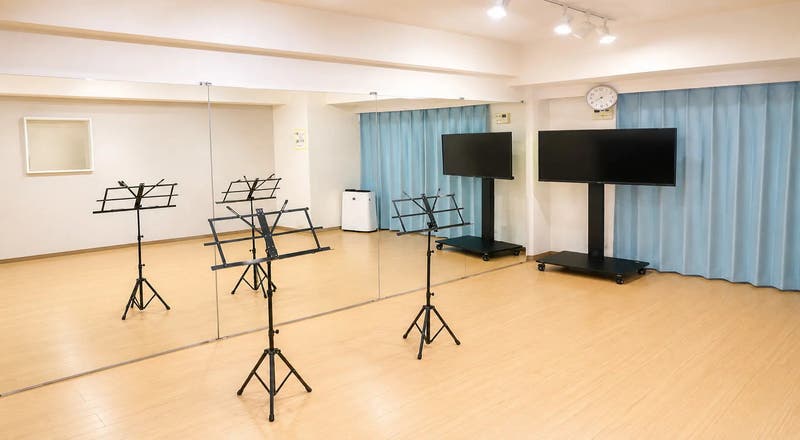 【駅徒歩2分】ホワイトボード、youtubeモニター、楽譜立ても揃ったスタジオ