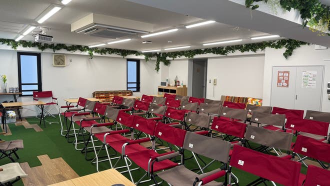 「人工芝×キャンプ場風空間|最大56名|プロジェクター2台|企業研修・セミナー・交流会に最適」の写真7