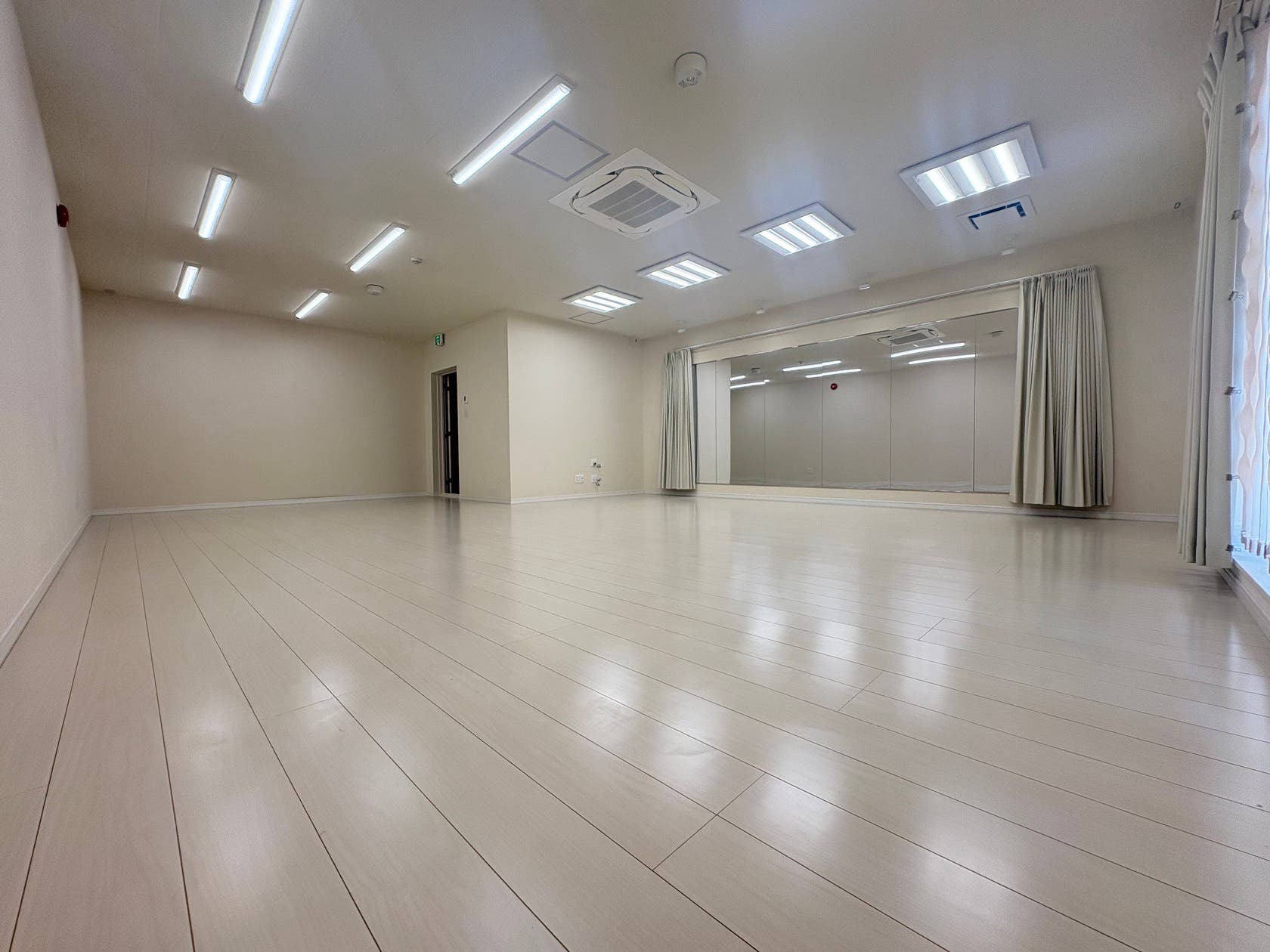 ✨new OPEN✨駅近♪57.89㎡！多目的スタジオ★大型鏡面ありの写真2
