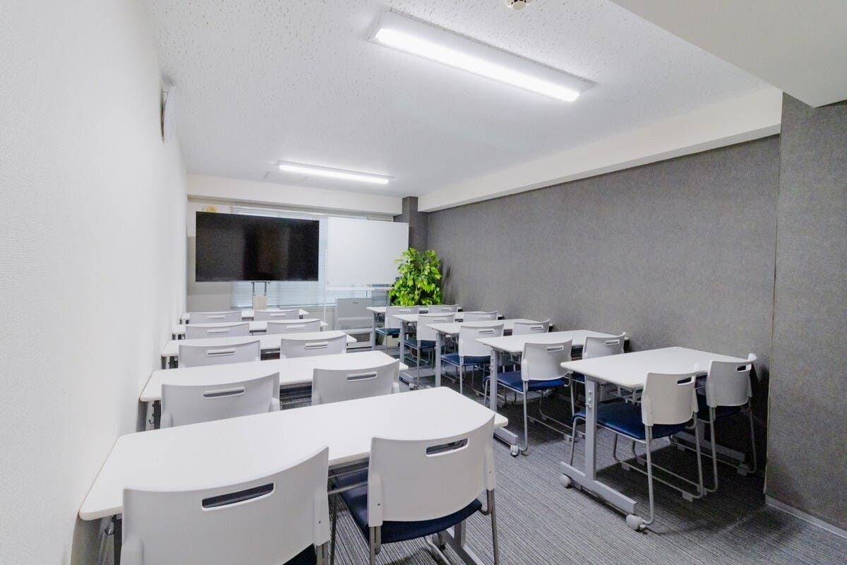 【札幌駅出口目の前！定員24名！】65型大型モニター・10Gbps光回線・WiFi全て無料！ふれあい貸し会議室 札幌No167の写真2