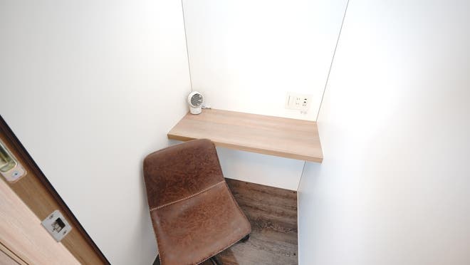 <TKPビズ BOX ガーデンシティPREMIUMみなとみらいNo.2>1人用個室🚪光回線Wi-Fi📶電源🔌テレワークの写真4