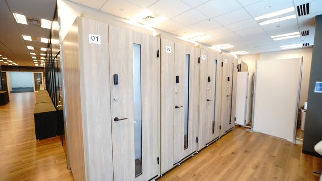 <TKPビズ BOX ガーデンシティPREMIUMみなとみらいNo.2>1人用個室🚪光回線Wi-Fi📶電源🔌テレワークの写真5