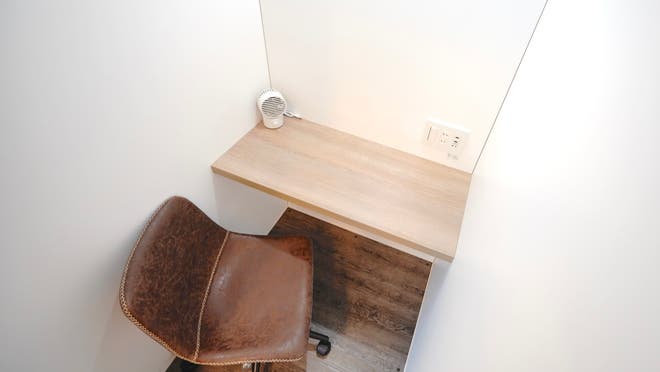 <TKPビズ BOX ガーデンシティPREMIUMみなとみらいNo.3>1人用個室🚪光回線Wi-Fi📶電源🔌テレワークの写真1