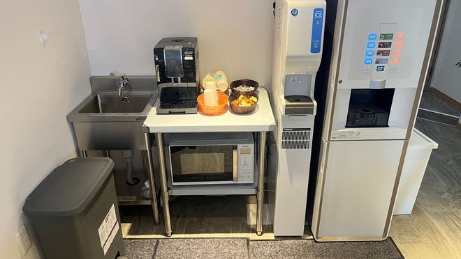 千日前線 北巽駅5分|ラウンジテーブル B|フリードリンク付き|Wi-Fi・電源完備|テレワーク・打ち合わせにの写真3