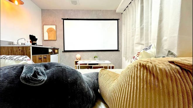 【天王寺駅すぐ】徒歩2分🚶2〜4名にぴったり✨Netflix🎬巨大スクリーン🎞️🎂おうちデート💖1日だらだら空間💓の写真1