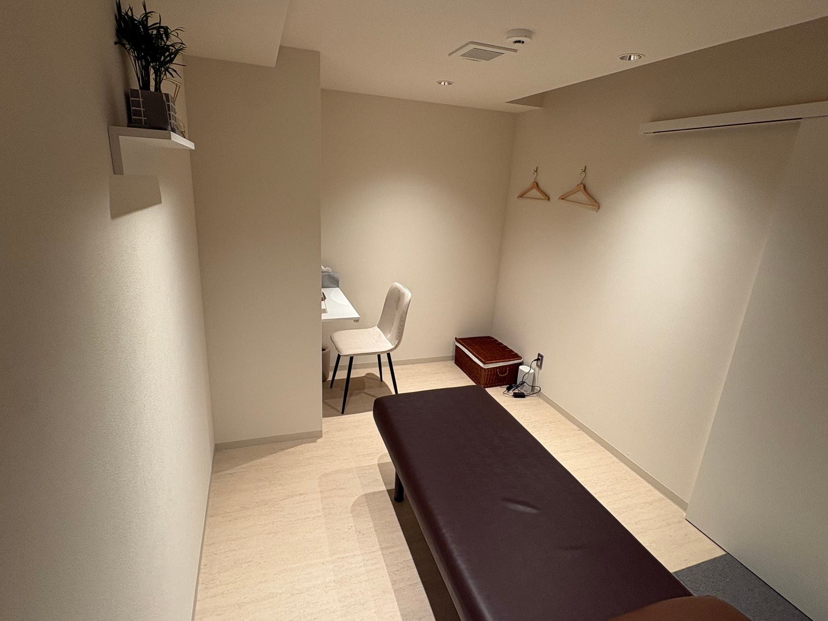 【ROOM4】麻布十番駅近！徒歩1分！今話題の設備が充実したリラクゼーション特化のレンタルシェアサロン！受付スタッフ常駐の写真1