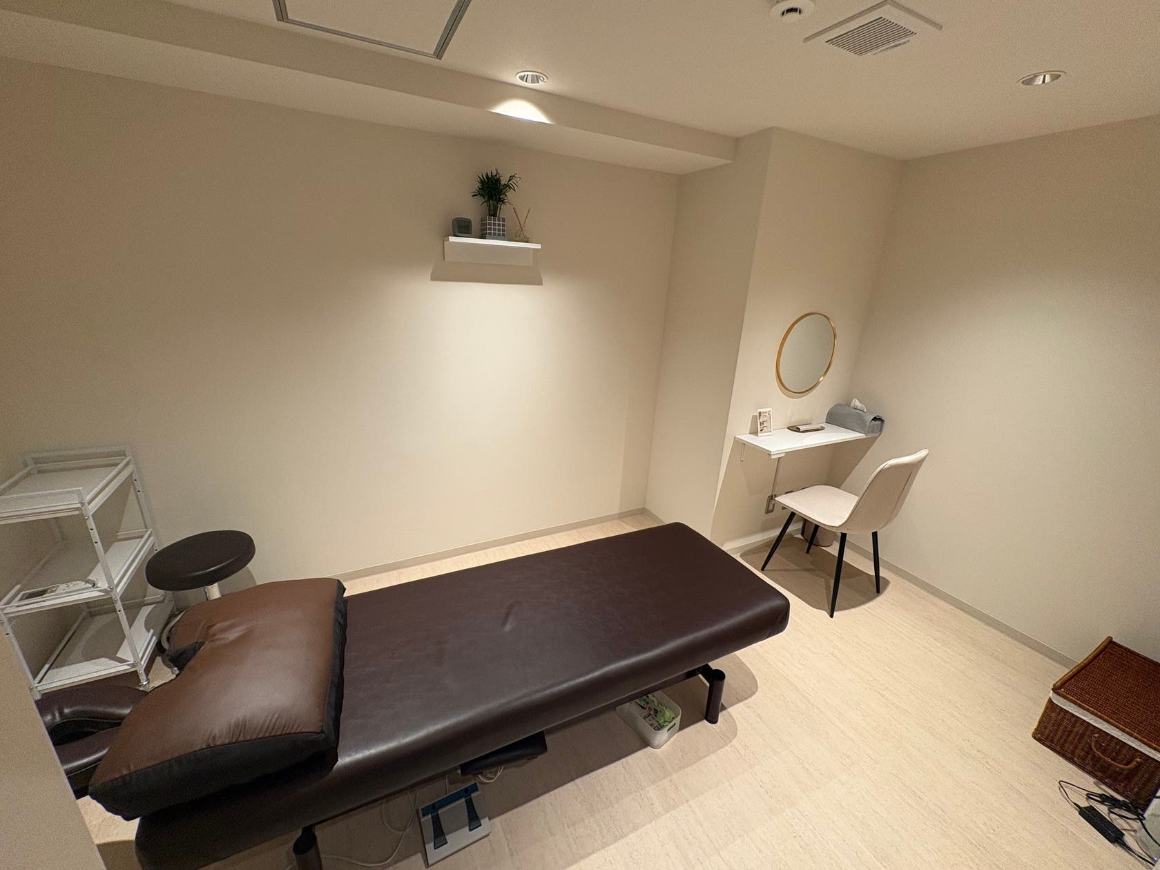 【ROOM4】麻布十番駅近！徒歩1分！今話題の設備が充実したリラクゼーション特化のレンタルシェアサロン！受付スタッフ常駐の写真2