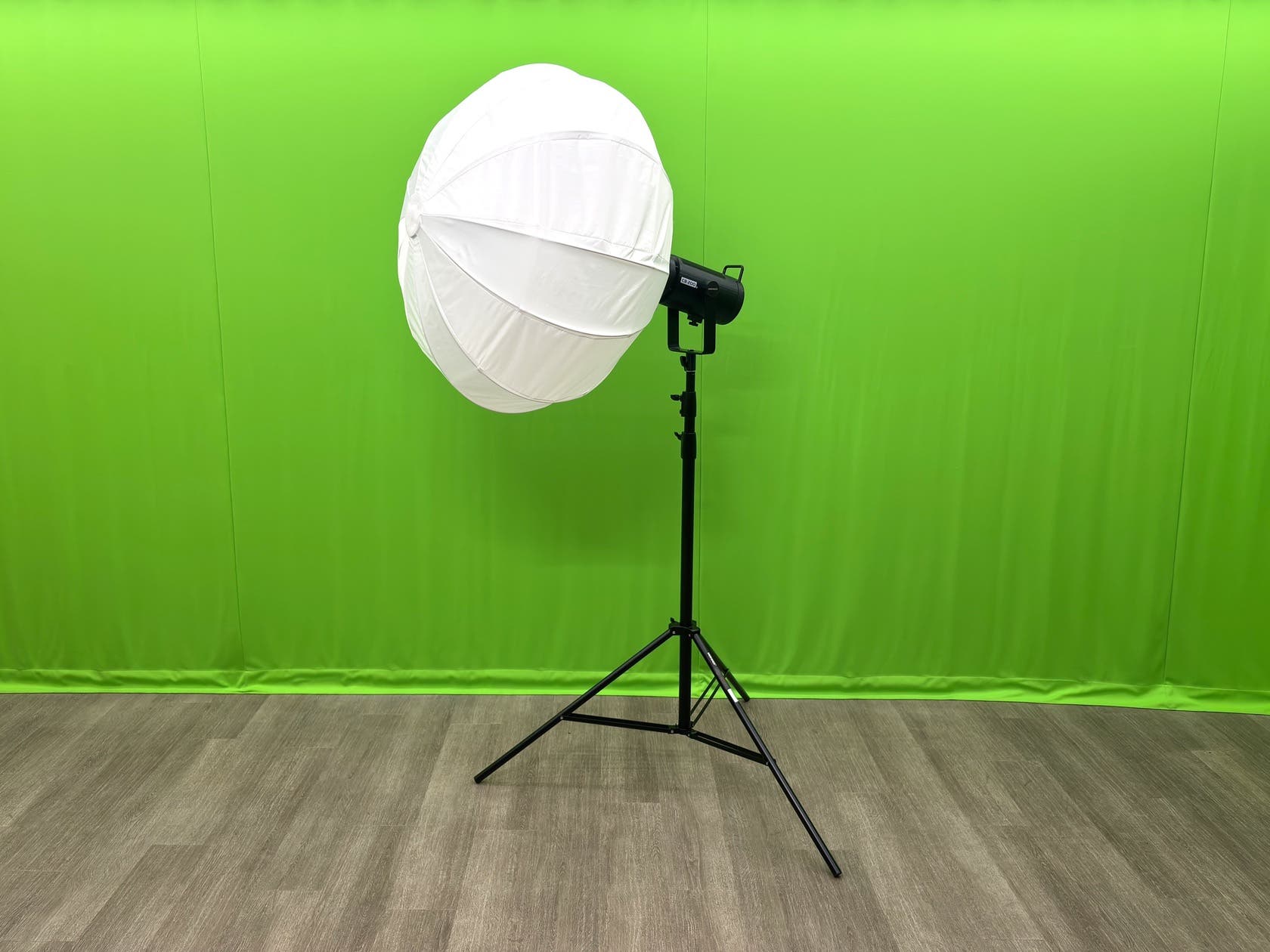 NEEWER CB200B LEDライト ランタンソフトボックス & スタンドの画像1