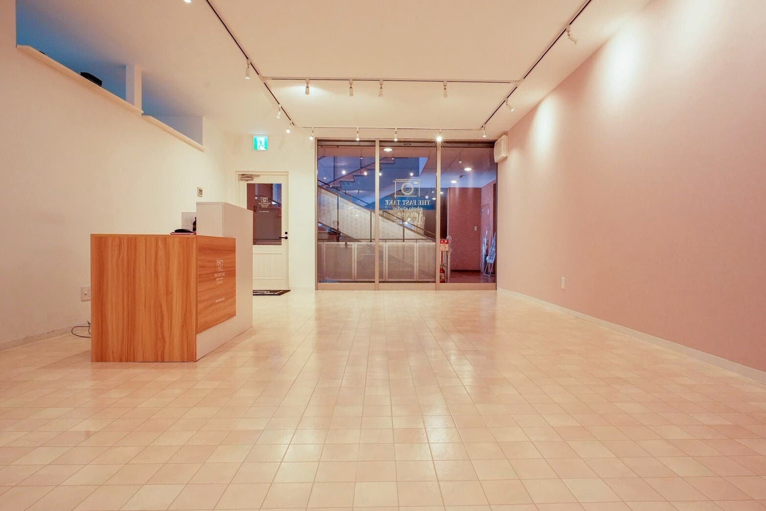【泉佐野駅1分】NEWオープン🎉ギャラリースペース🖼️個展・写真展・ポップアップに｜広さ32㎡｜展示台・スポットライト完備の写真6