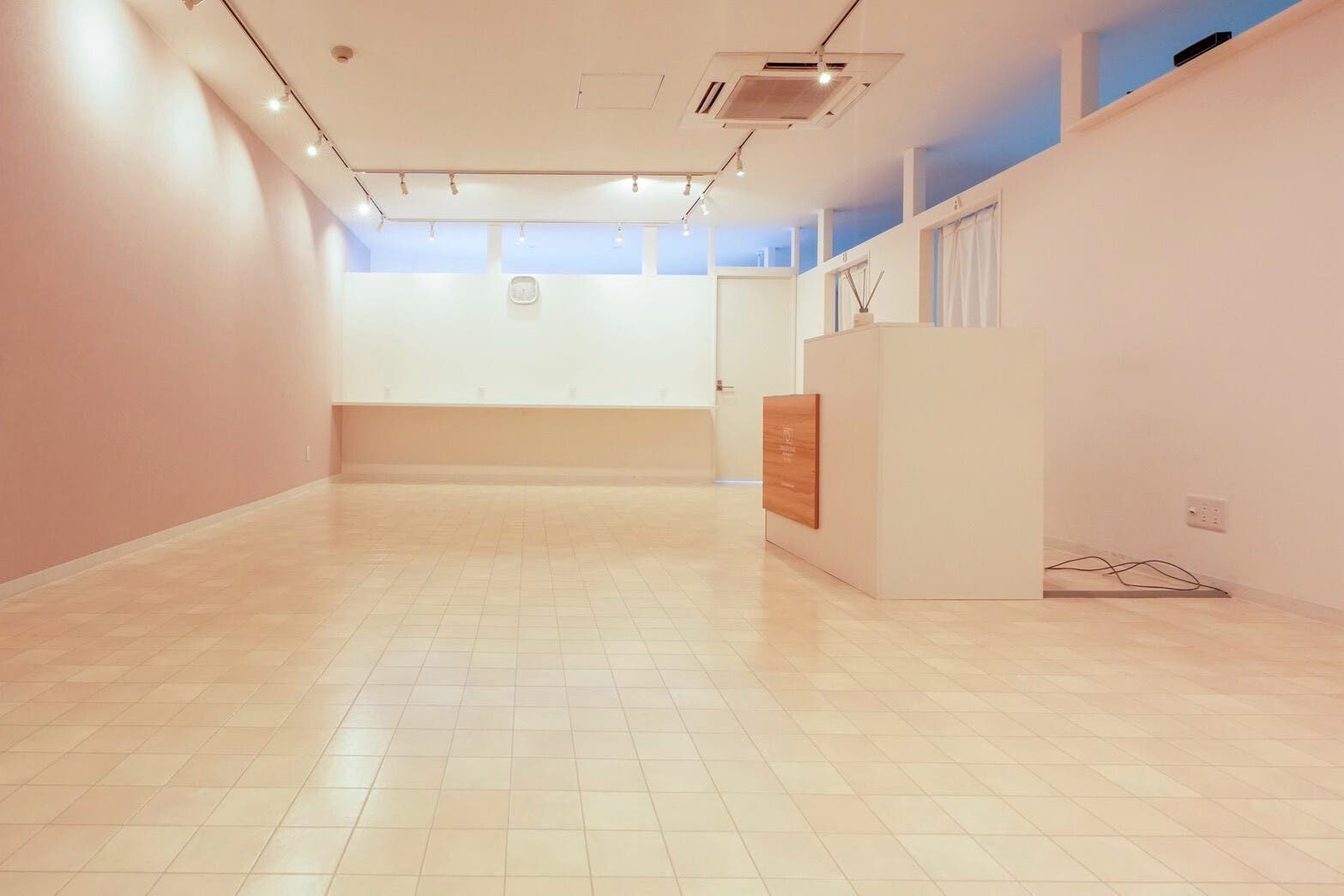 【泉佐野駅1分】NEWオープン🎉ギャラリースペース🖼️個展・写真展・ポップアップに｜広さ32㎡｜展示台・スポットライト完備の写真10