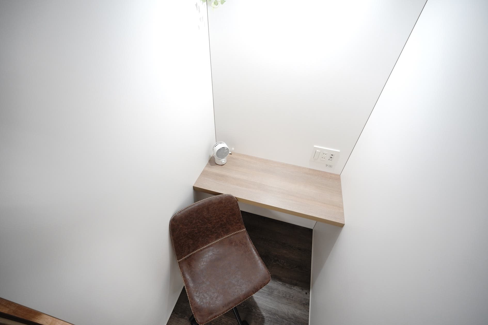 ＜TKPビズ BOX 新橋カンファレンスセンターNo.2＞1人用個室🚪光回線Wi-Fi📶電源🔌テレワーク/オンライン会議の写真1