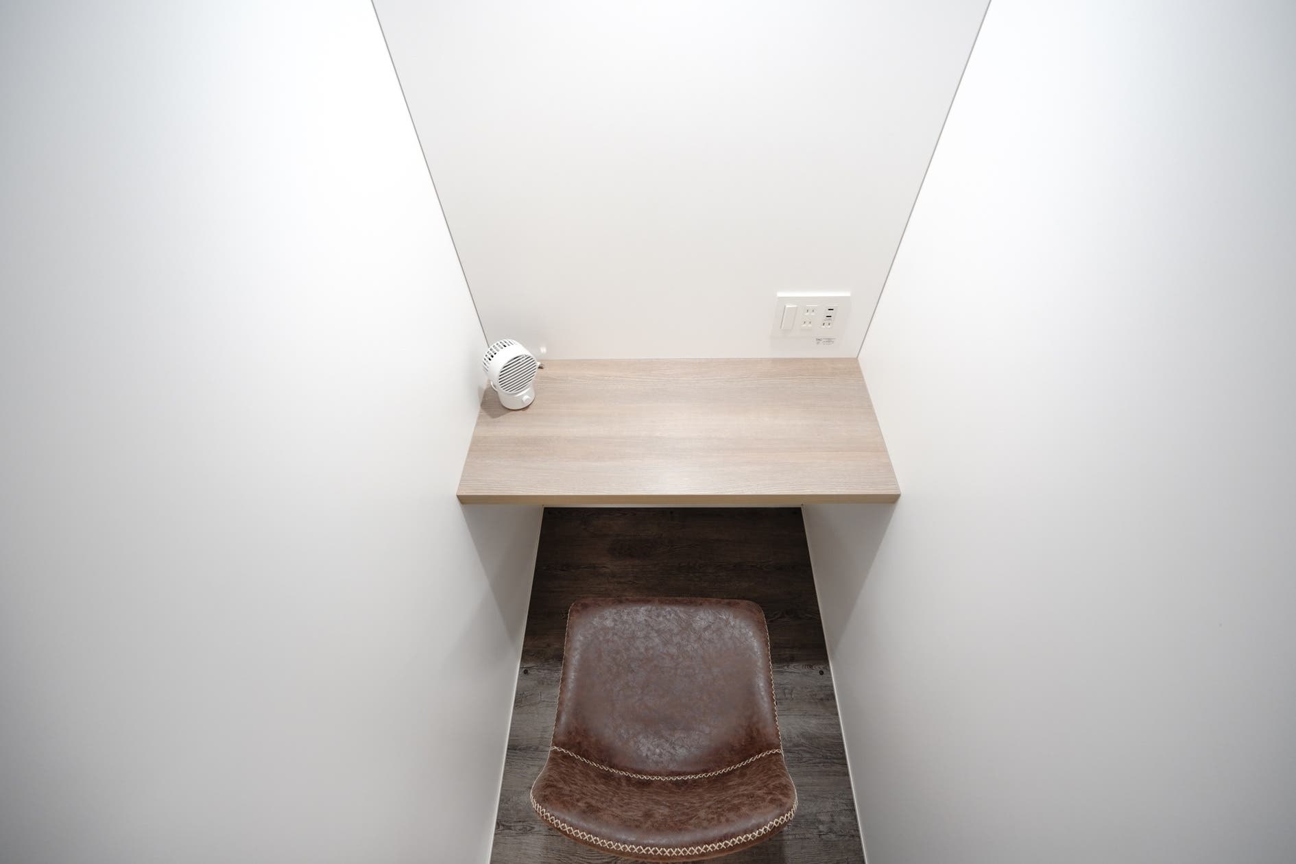 ＜TKPビズ BOX 新橋カンファレンスセンターNo.2＞1人用個室🚪光回線Wi-Fi📶電源🔌テレワーク/オンライン会議の写真3