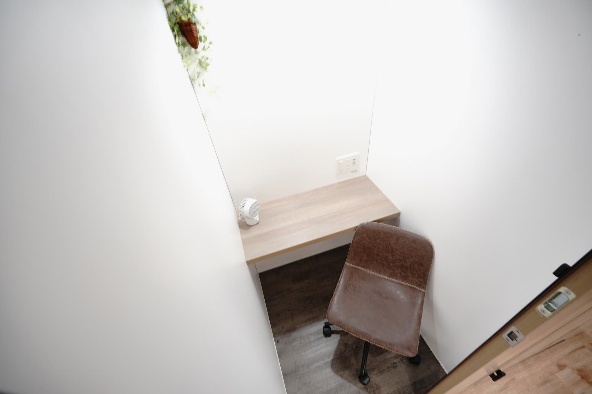 ＜TKPビズ BOX 新橋カンファレンスセンターNo.2＞1人用個室🚪光回線Wi-Fi📶電源🔌テレワーク/オンライン会議の写真4