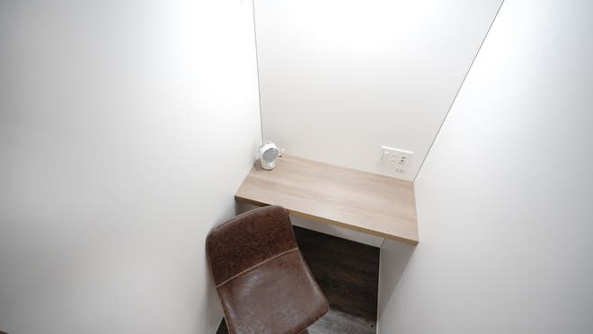 <TKPビズ BOX 新橋カンファレンスセンターNo.4>1人用個室🚪光回線Wi-Fi📶電源🔌テレワーク/オンライン会議の写真1