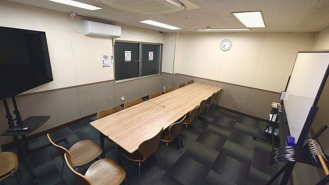 新潟駅徒歩2分|最大12名・65型モニター完備|会議・面接・研修・セミナーに最適の写真3